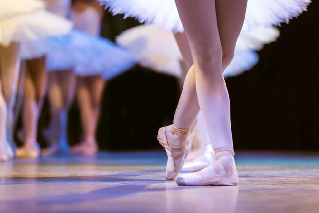 Ballet Shoes: Grace in Every Step - Le côté danse